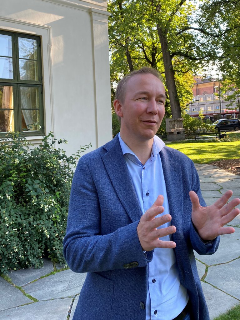 Advarer mot å la Høyesteretts skrivestil forplante seg til det ...